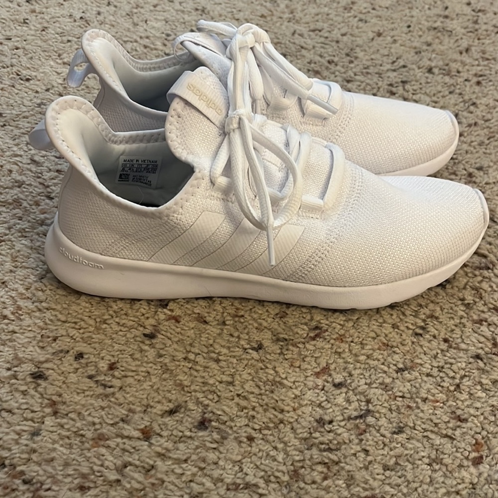 Brand New Adidas Cloud Foam Sneakers - Gem